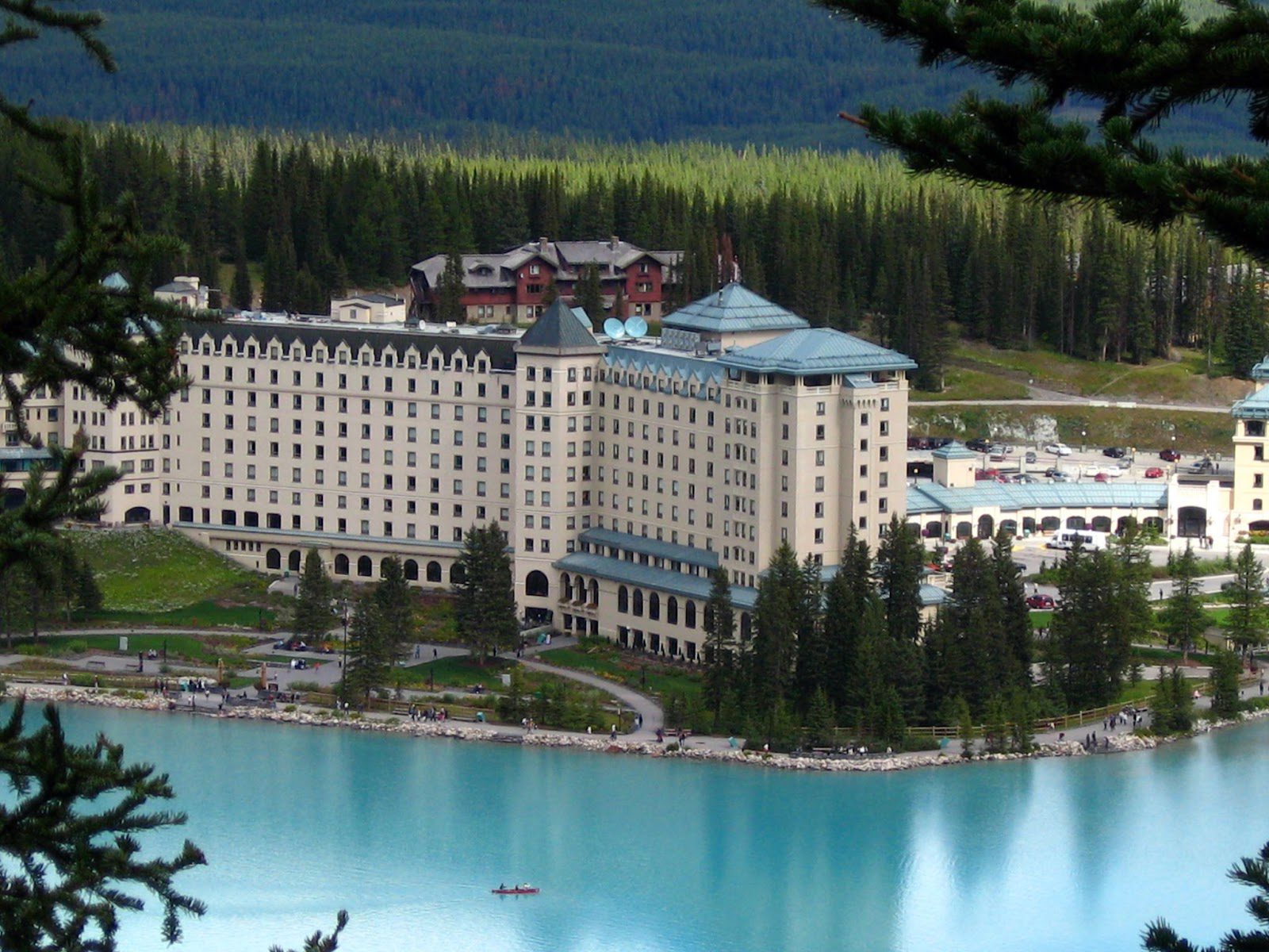 Top 8 Resorts Near Calgary - calgary-name.com